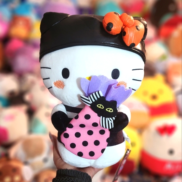 kidrobot | Toys | Hello Kitty Halloween Greeter Nwt | Poshmark